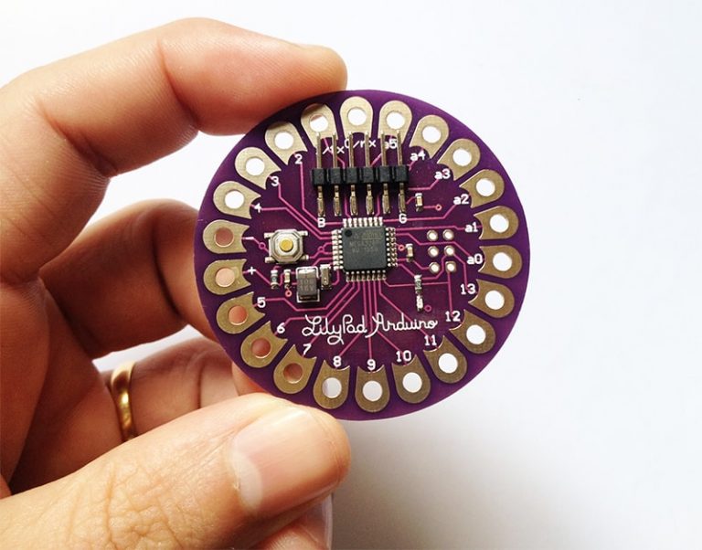 Conheça o Lilypad Arduino, placa para projetos de wearables - Bóson ...