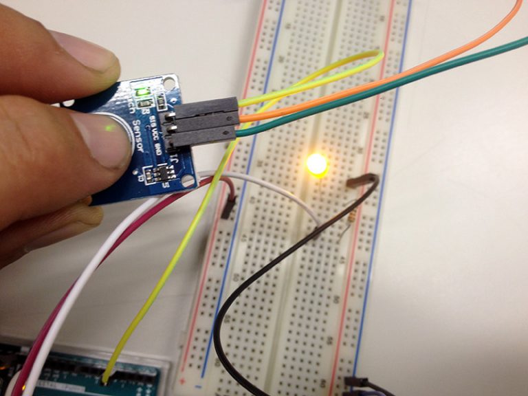 Sensor de Toque Capacitivo com Arduino - Bóson Treinamentos em Ciência ...